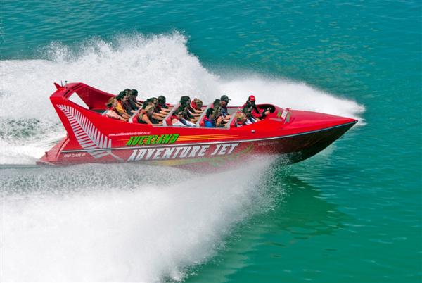 Jet Boating in New Zealand | New Zealand Holiday Guide