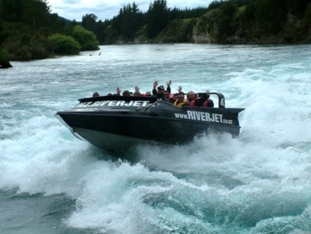 Jet Boating in New Zealand | New Zealand Holiday Guide